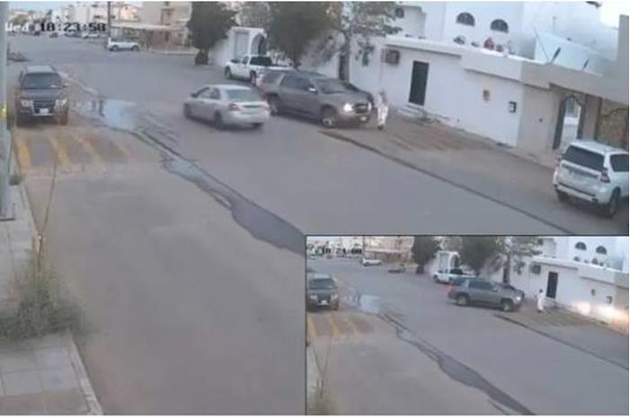 شاهد سائق يتعمد دهس شخص داخل حي سكني في السعودية الوكيل الاخباري